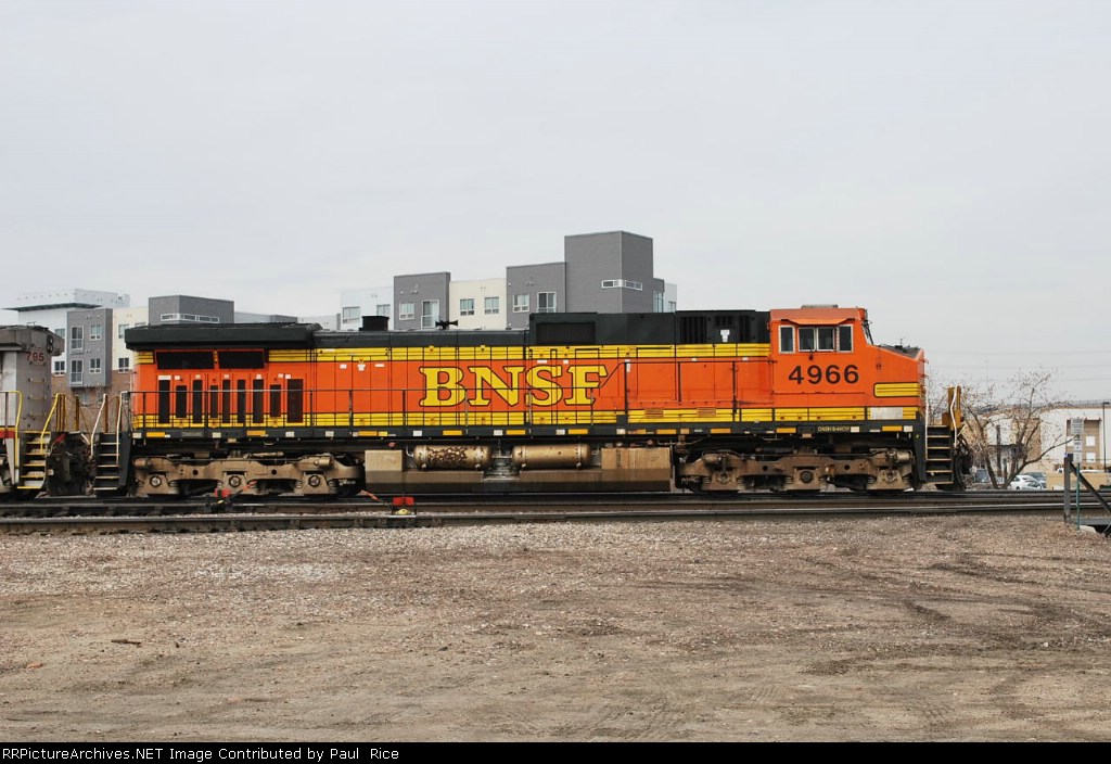 BNSF 4966